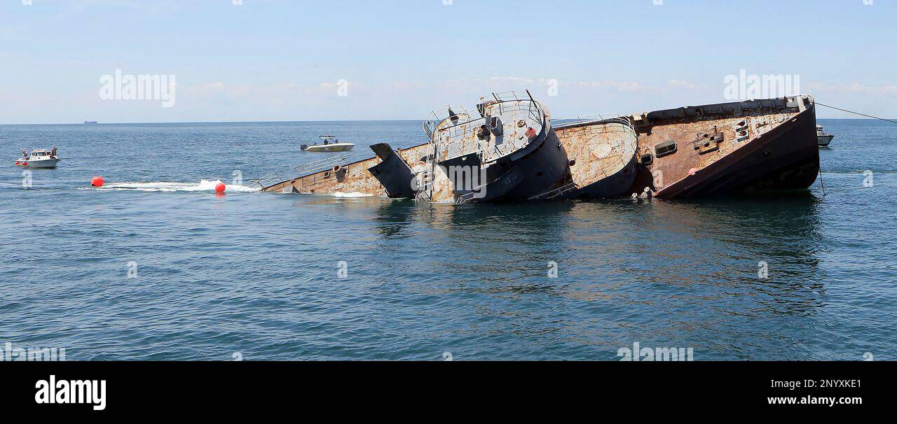 The decommissioned U.S. Coast Guard cutter Tamaroa, was sank 33 ...