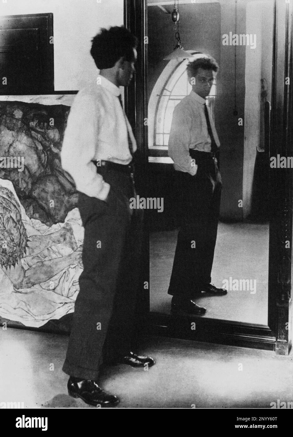 1915 : The expressionist austrian painter EGON SCHIELE ( Tulln 1890 ...