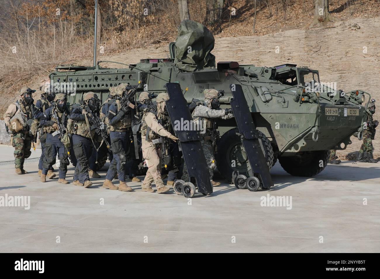U.S. Army Soldiers with 2nd Battalion, 1st Infantry Regiment, 2nd ...