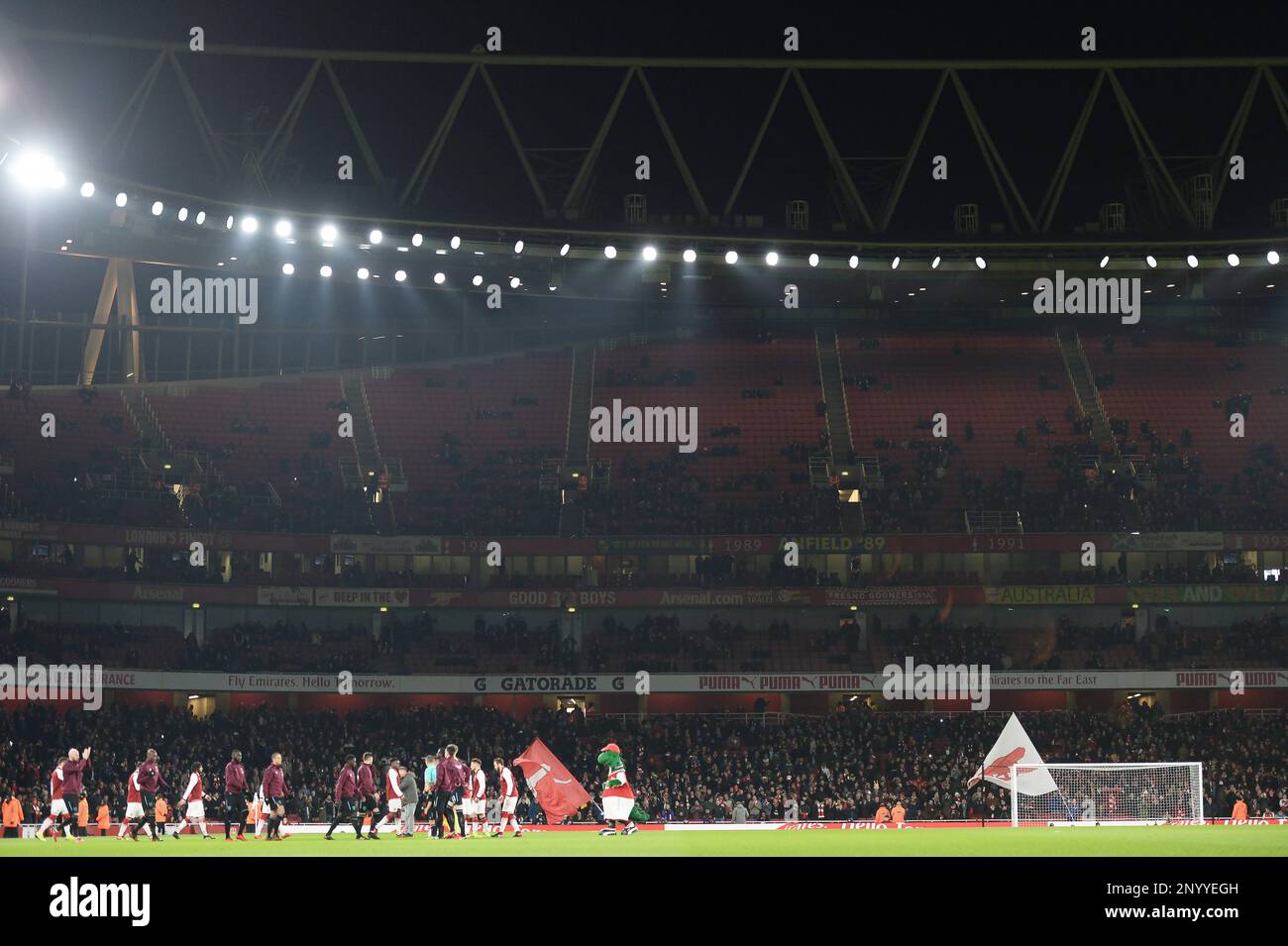 Empty football stadium arsenal hi-res stock photography and images - Alamy