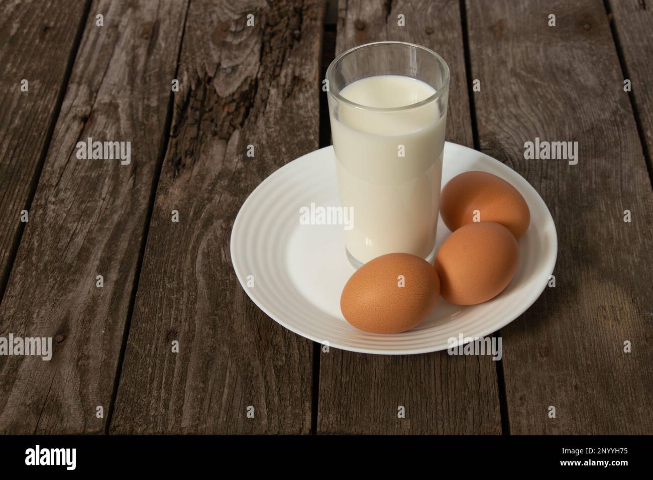 Chicken drink milk hi-res stock photography and images - Alamy