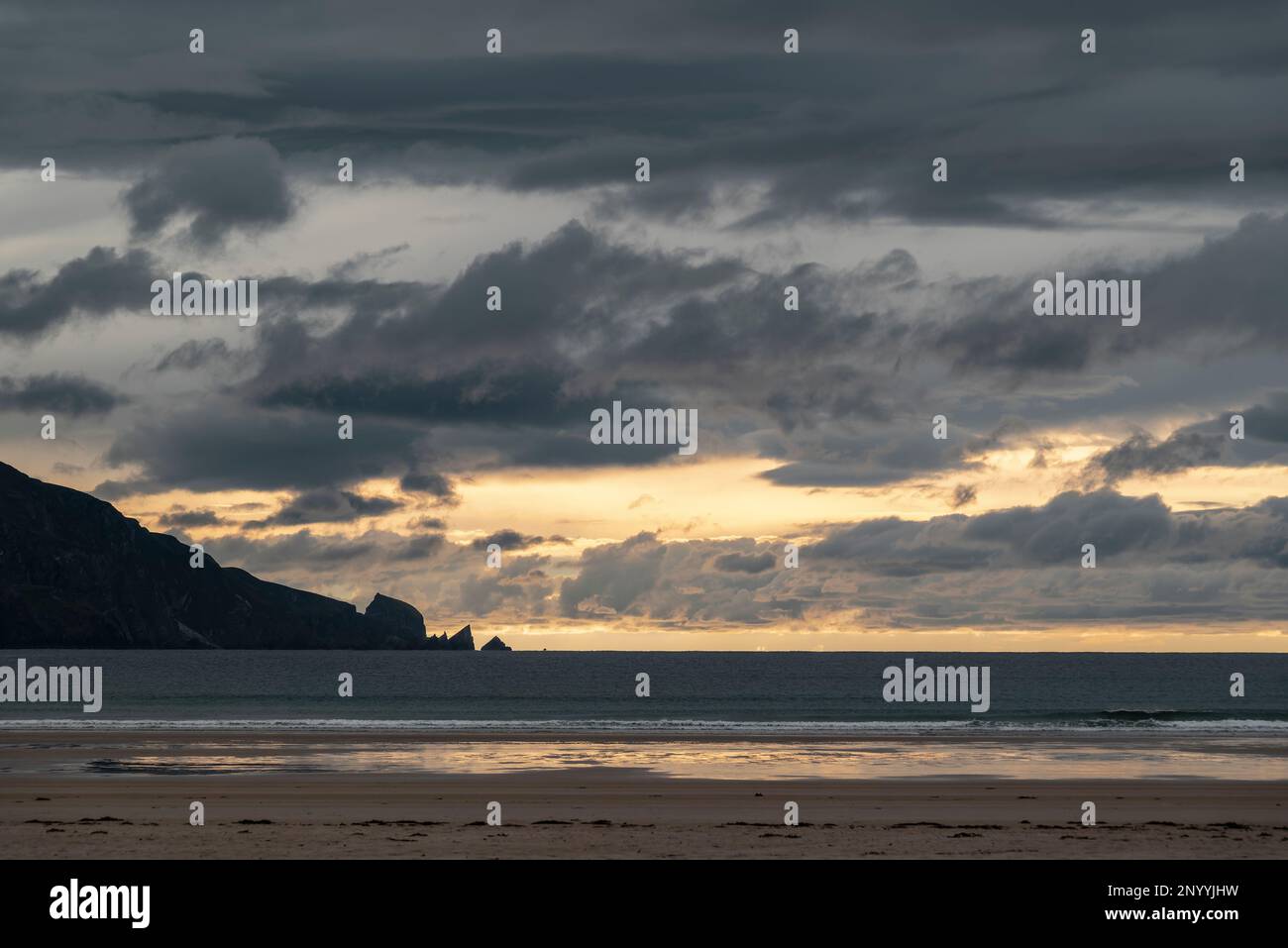 Dramatic sunset over beach ocean hi-res stock photography and images ...