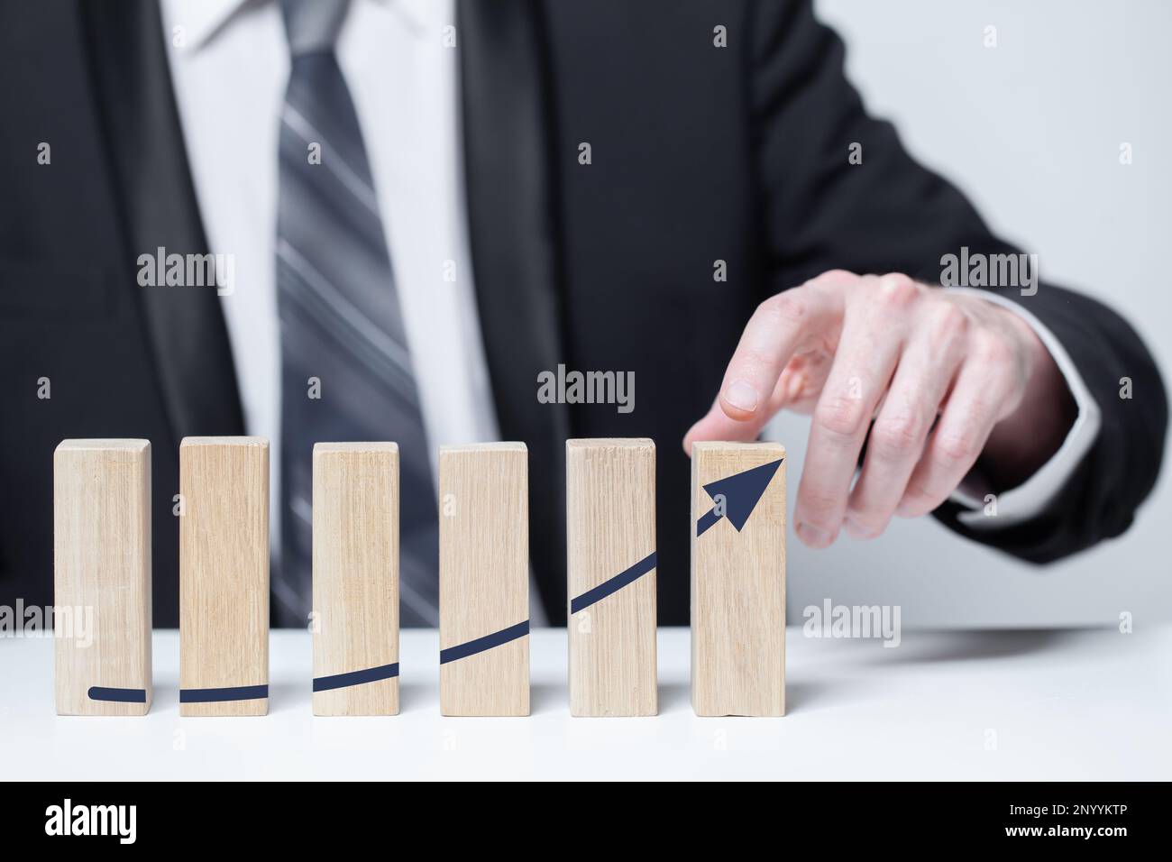 Black arrow icons hi-res stock photography and images - Alamy