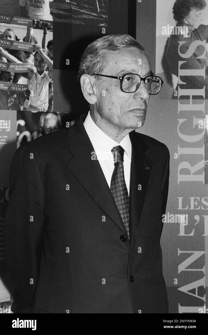 Archives 90ies: Lyon's mayor, Raymond Barre, welcomes Boutros Boutros ...