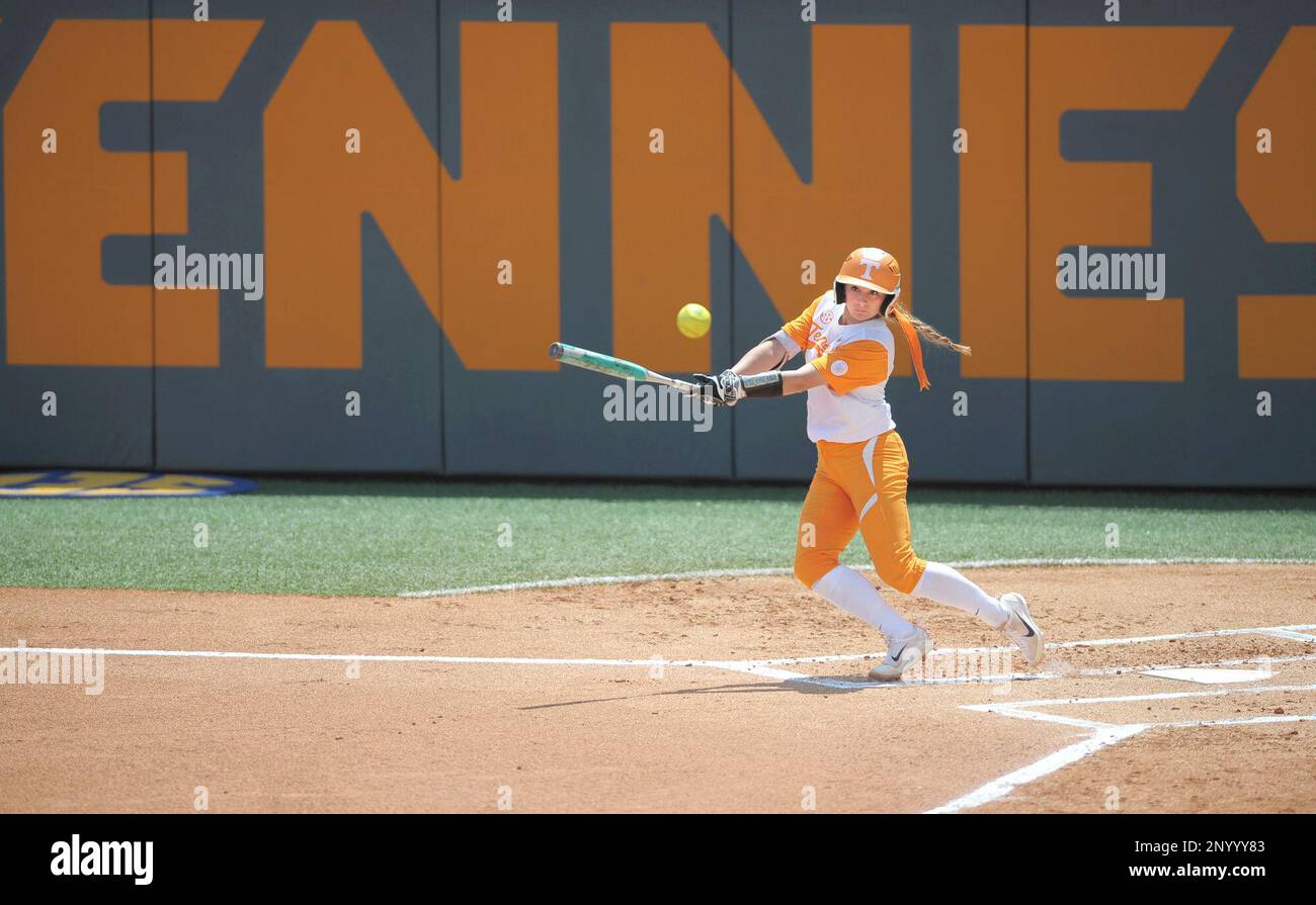 Tennessee's Aubrey Leach (10) hits a line drive against Florida during ...