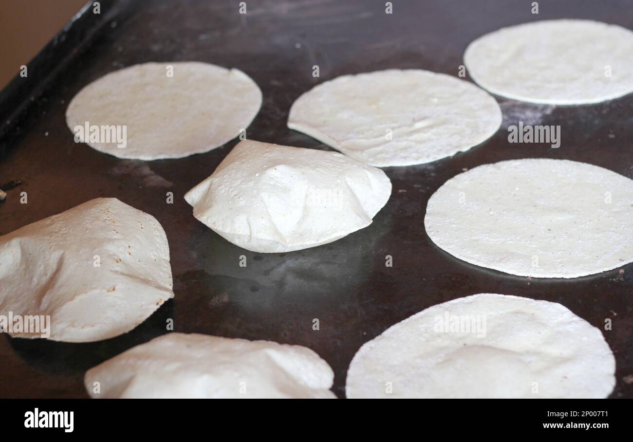 Preparation of corn tortilla in comal in Mexico Stock Photo - Alamy