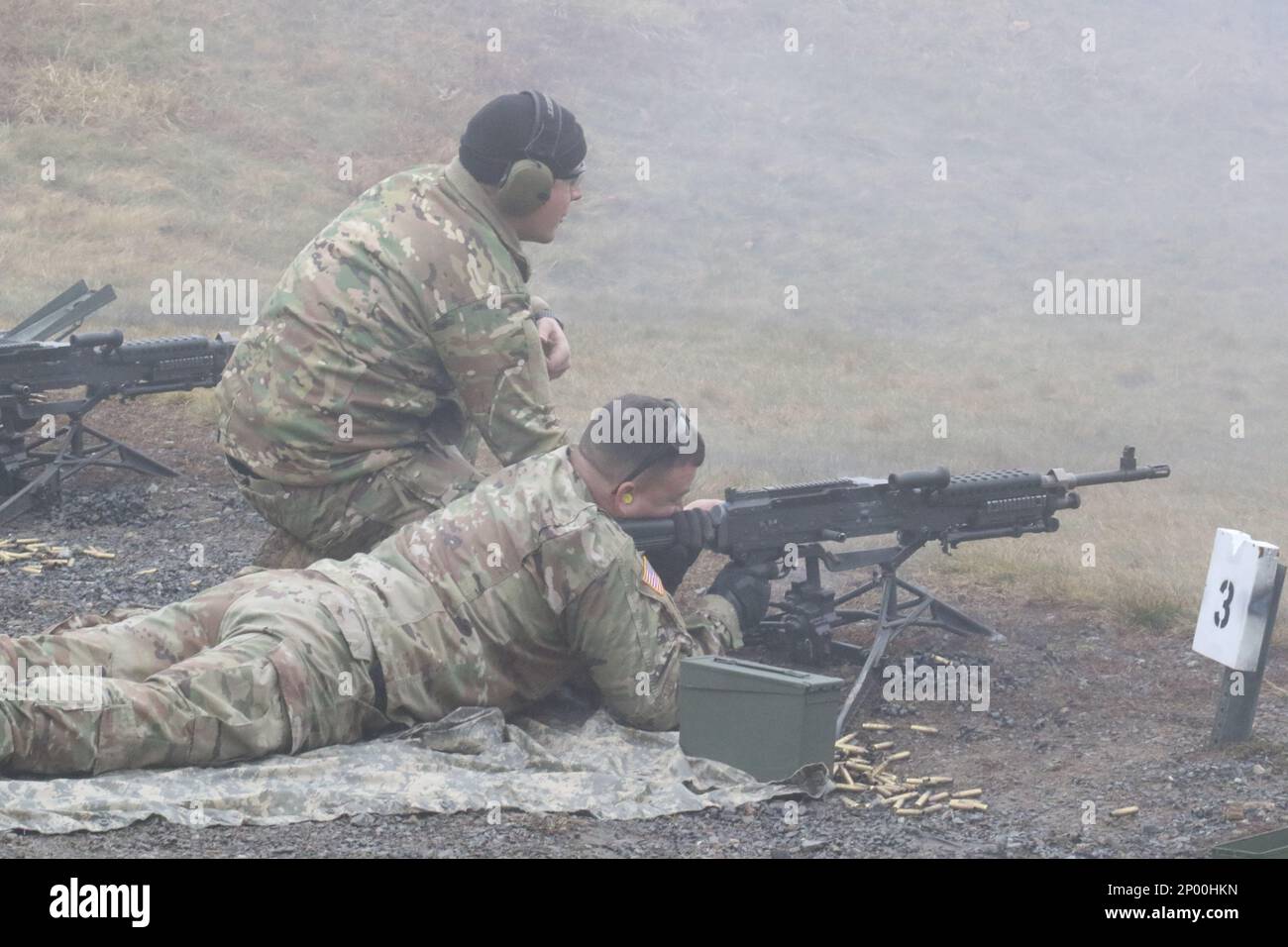 U.S. Soldiers with the Pennsylvania National Guard train with M240B ...