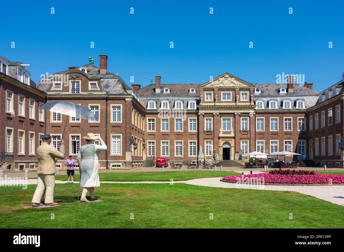 Nordkirchen: Schloss Nordkirchen water Castle, sculptures of ...