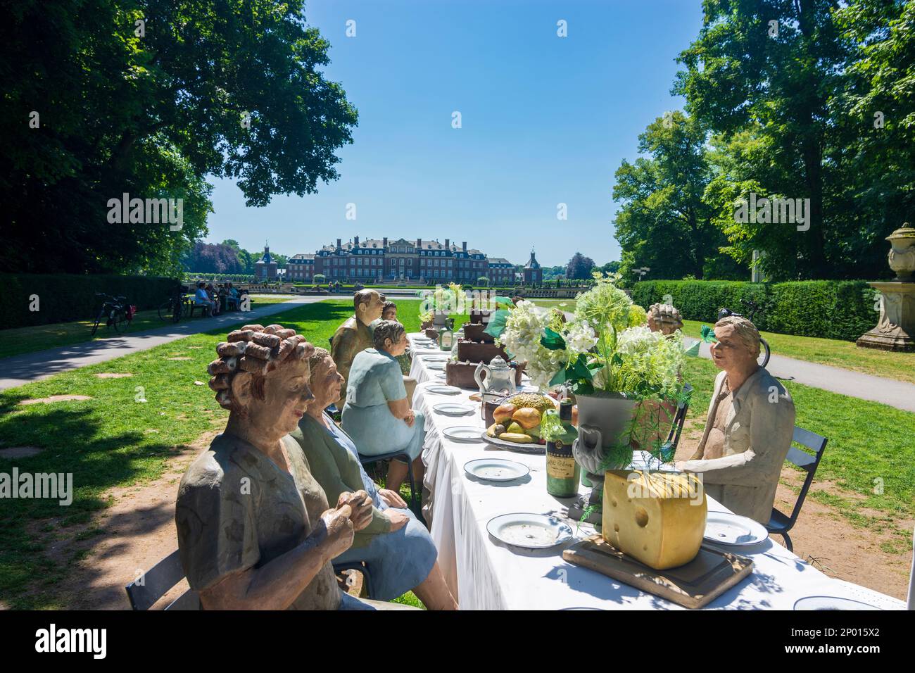 Nordkirchen: Schloss Nordkirchen water Castle, sculptures of ...
