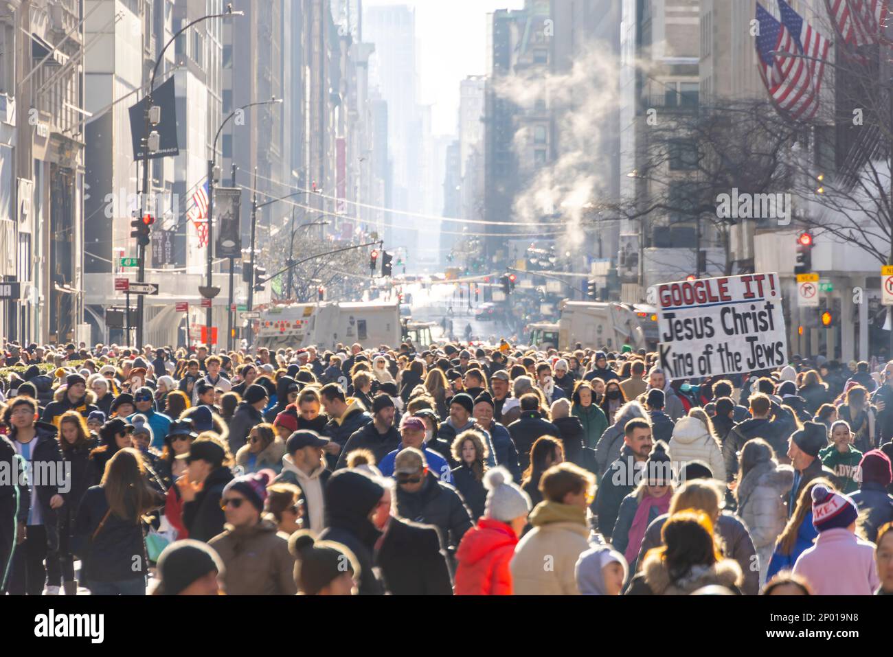 Sunday fifth avenue hi-res stock photography and images - Alamy