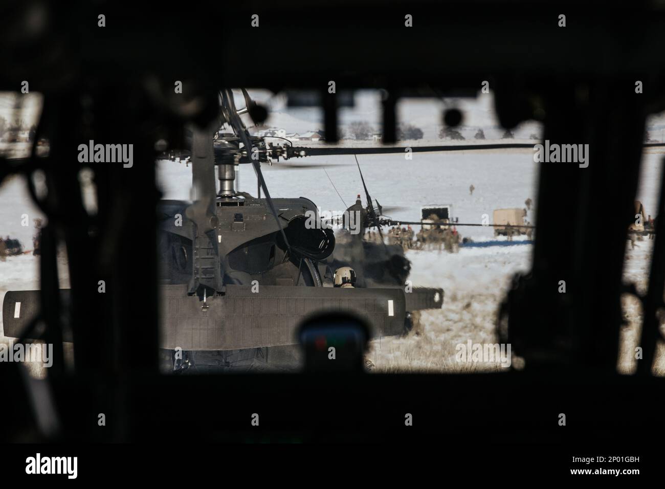 Army parachutists static line hi-res stock photography and images - Alamy