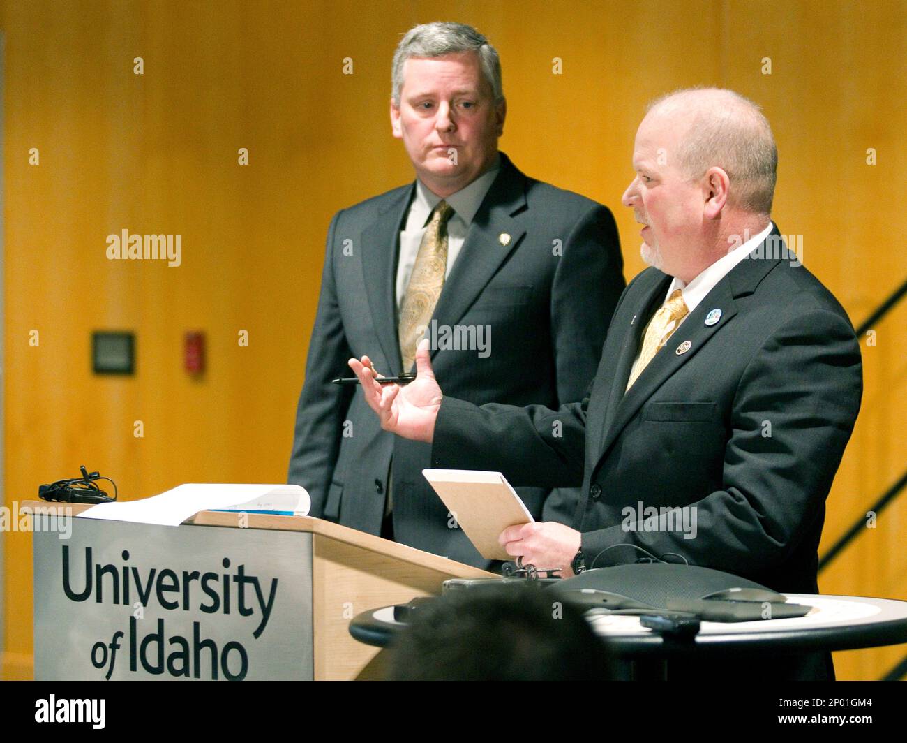 Moscow Police Chief James Fry, right, and University of Idaho Vice ...