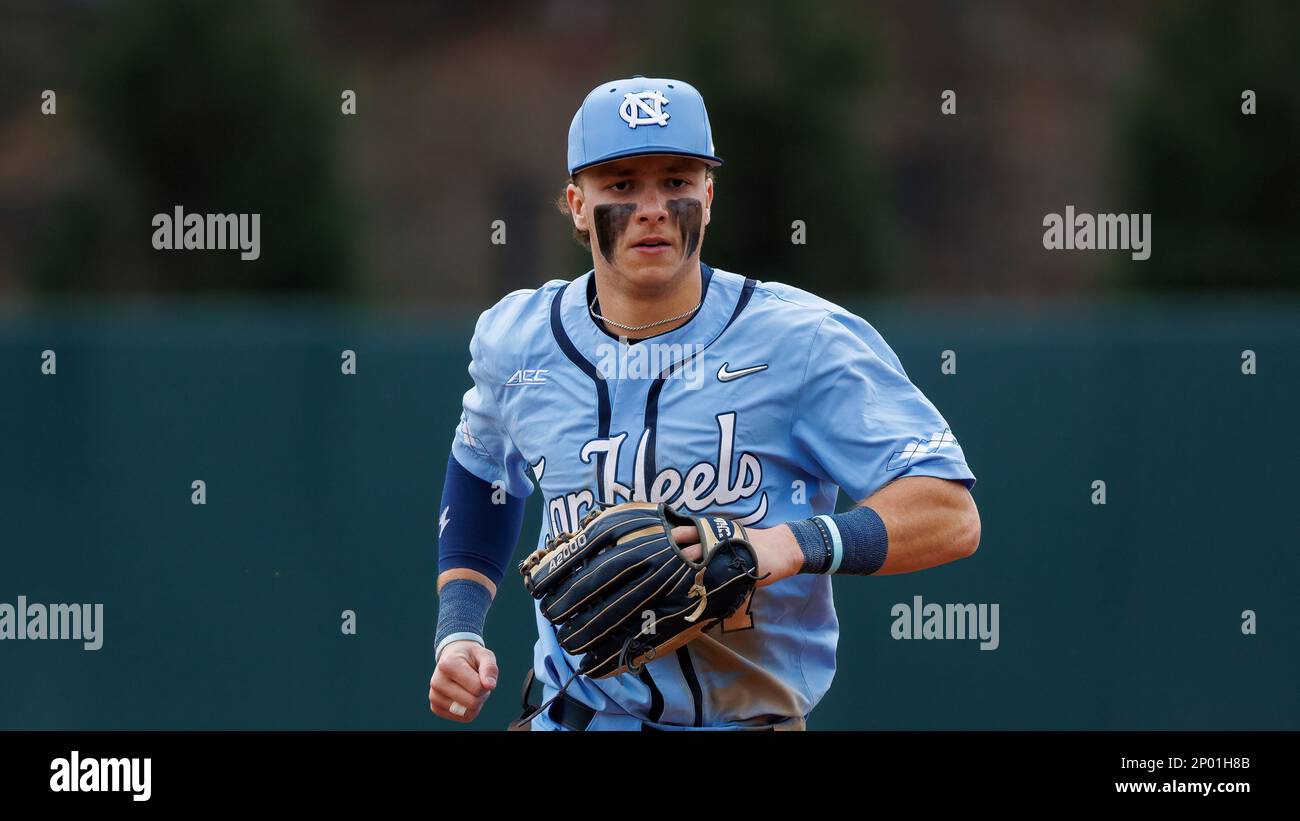 North Carolina's Vance Honeycutt (7) runs to the dugout during an NCAA ...