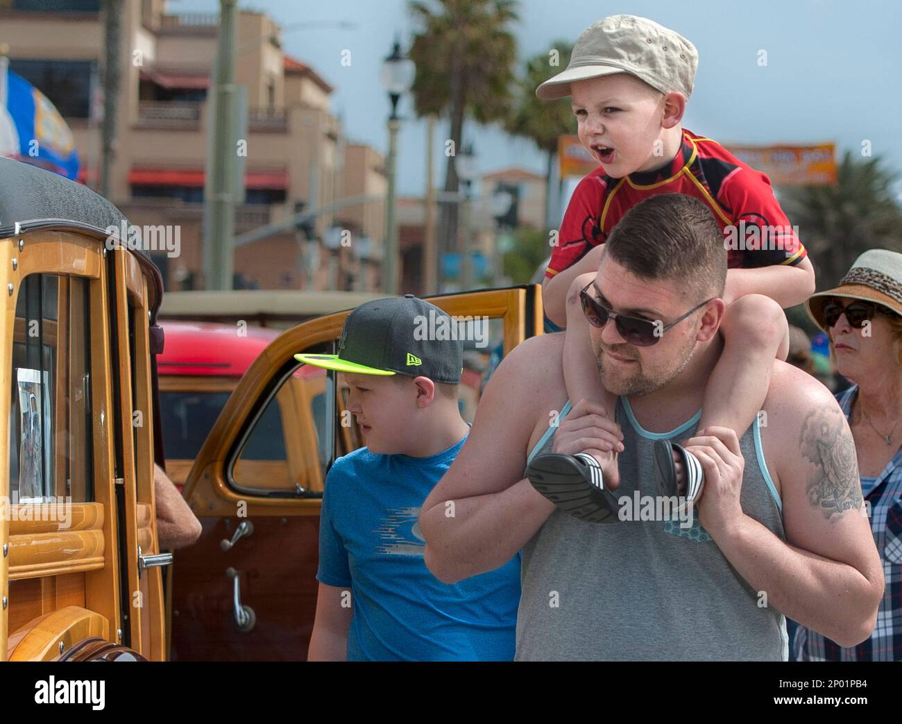 Three-year-old Finley Edmonds reacts to the classic cars on Huntington ...