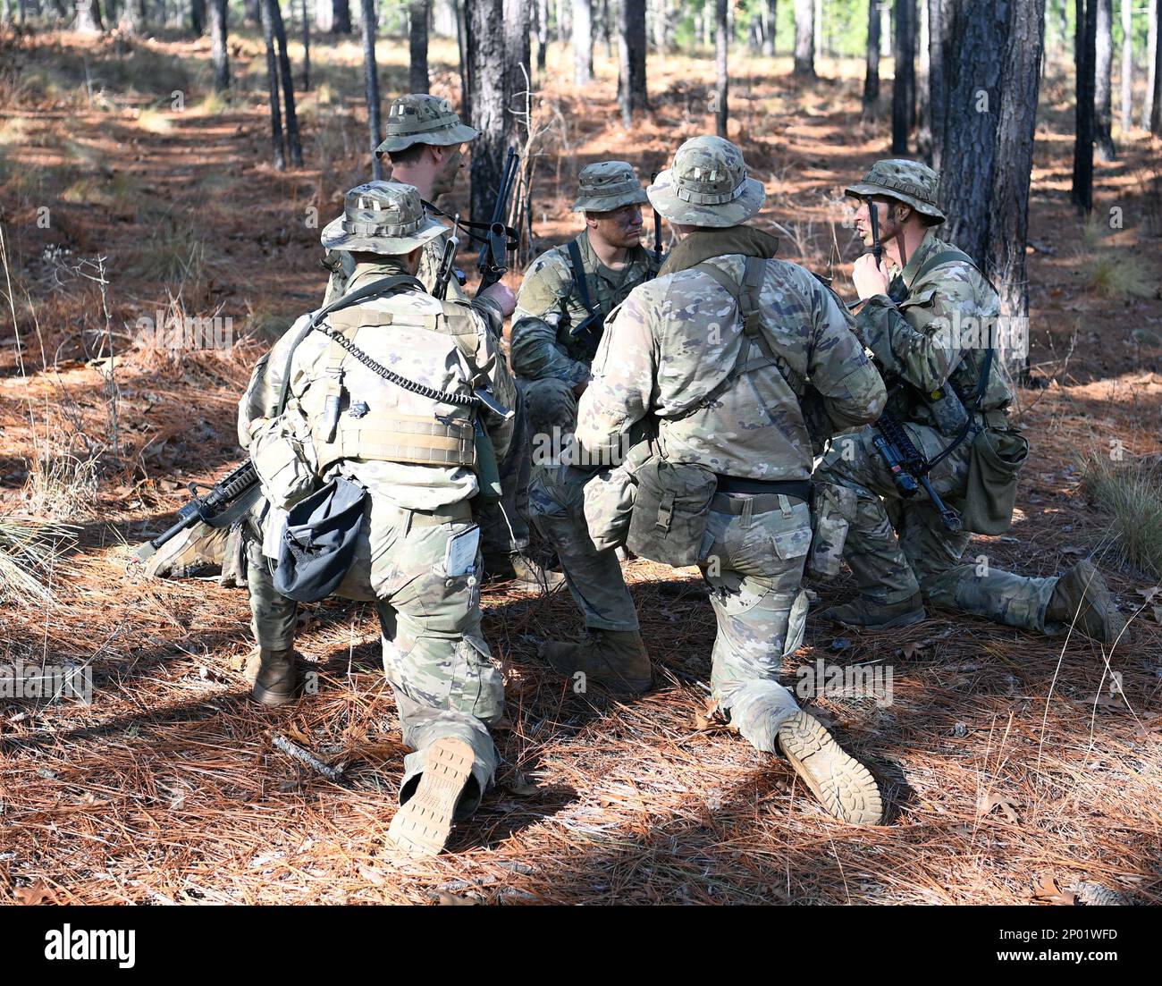 Soldiers assigned to the U.S. Army John F. Kennedy Special Warfare ...