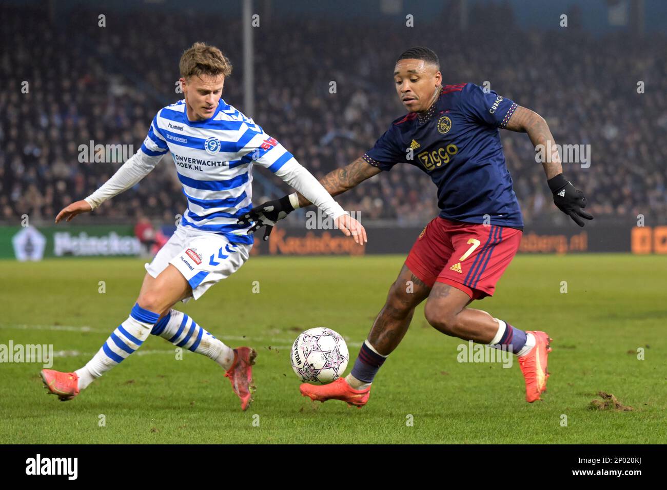 DOETINCHEM - 02/03/2023, DOETINCHEM - (lr) Robin Schouten of De Graafschap, Steven Bergwijn of ...