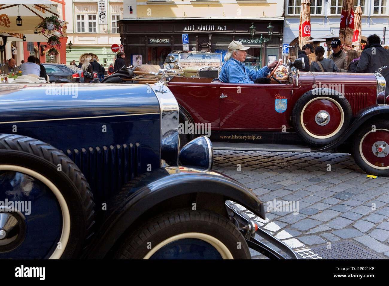 Sightseeing tours in old Prague, by cars of epoch. Malé mamèstí square ...