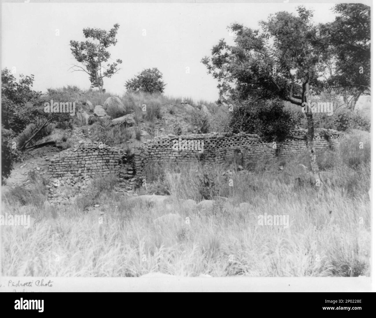 Stone wall in the countryside of Bulawayo, Rhodesia.. Uganda, Frank and ...