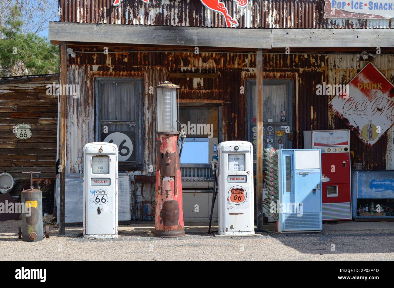 Old shop in route 66, giftshop, old cars, gas station Stock Photo - Alamy