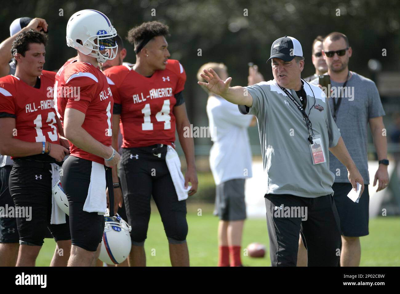 Team Highlight head coach Steve Mariucci, right, works with ...