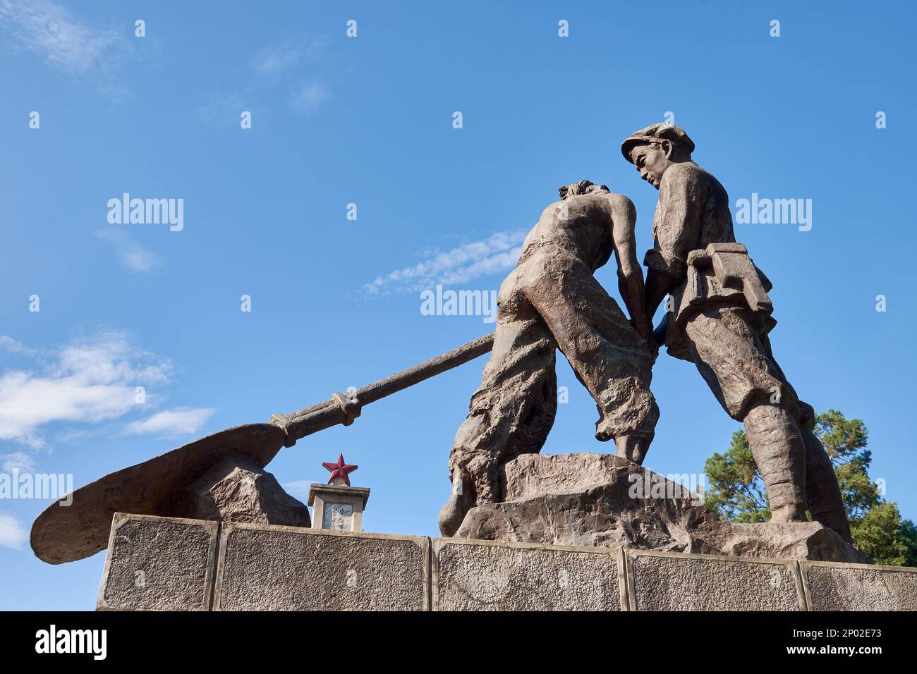The Red Army's Long March Memorial Monument in Shigu Town, Yunnan ...