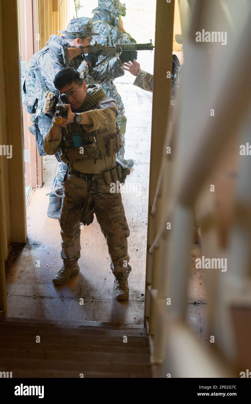 Members of the U.S. Air Force and Japanese Air Self-Defense Force ...