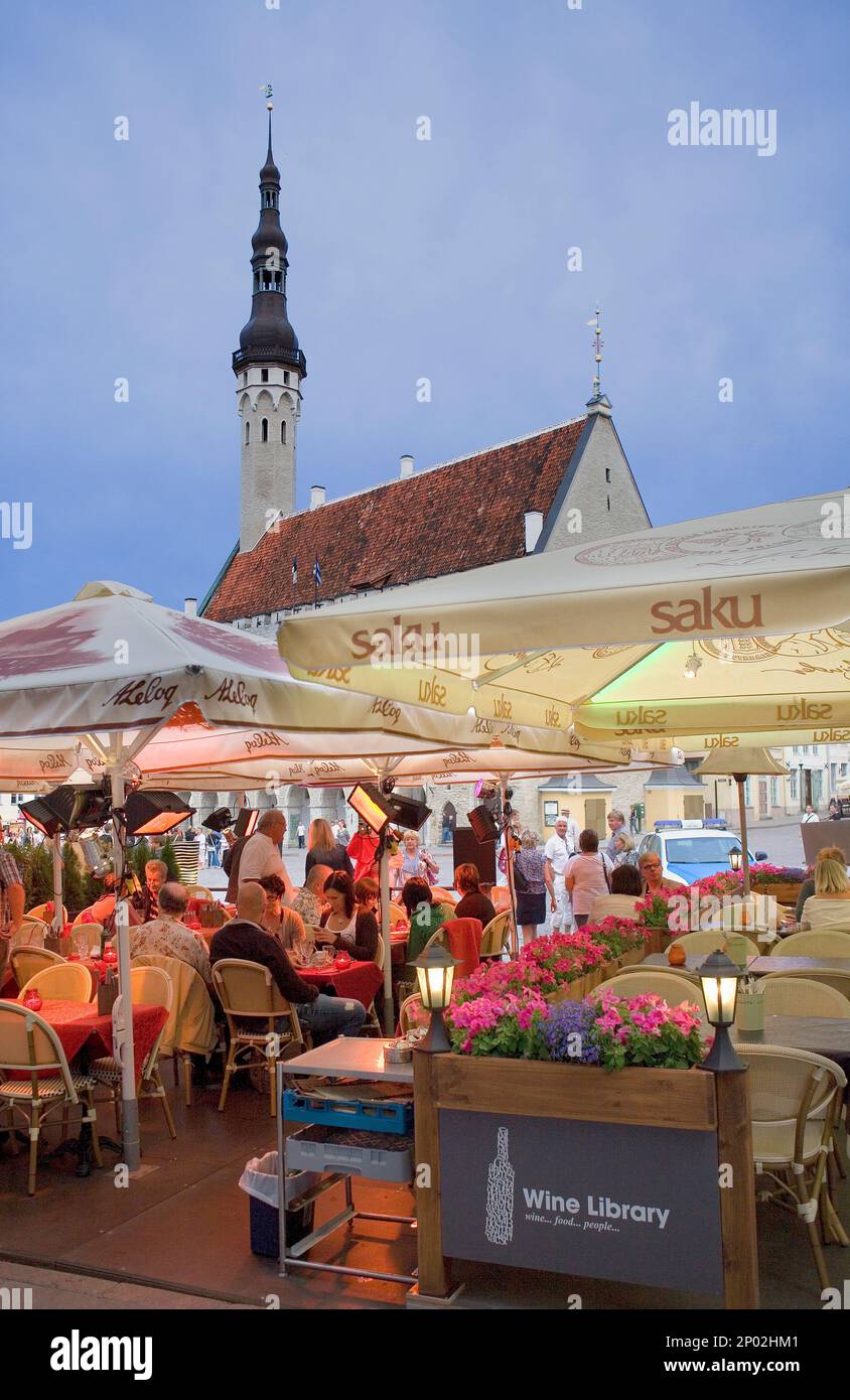 Medieval town hall and Wine Library restaurant in Town Hall Square ...