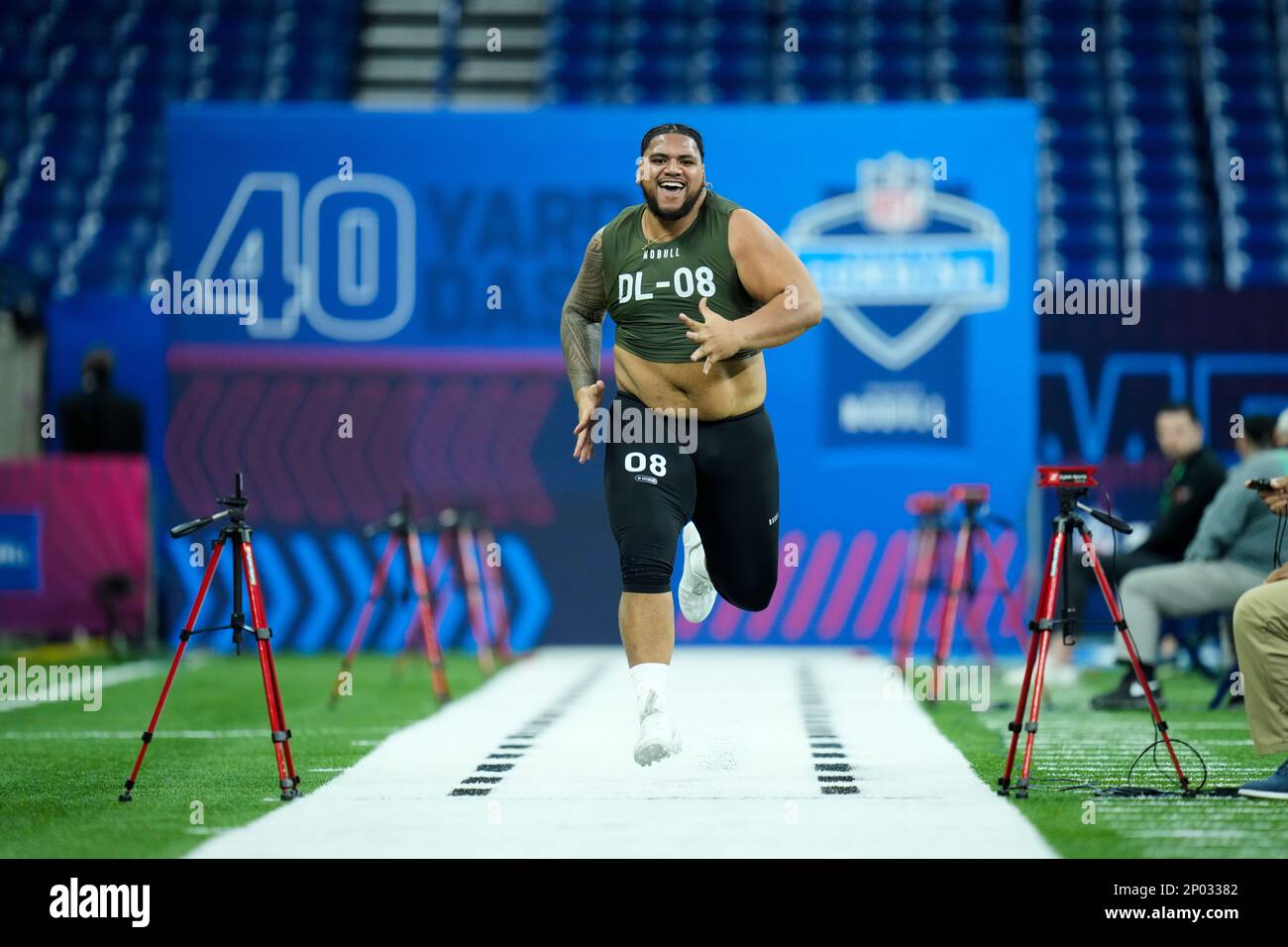Baylor defensive lineman Siaki Ika runs the 40-yard dash at the NFL ...