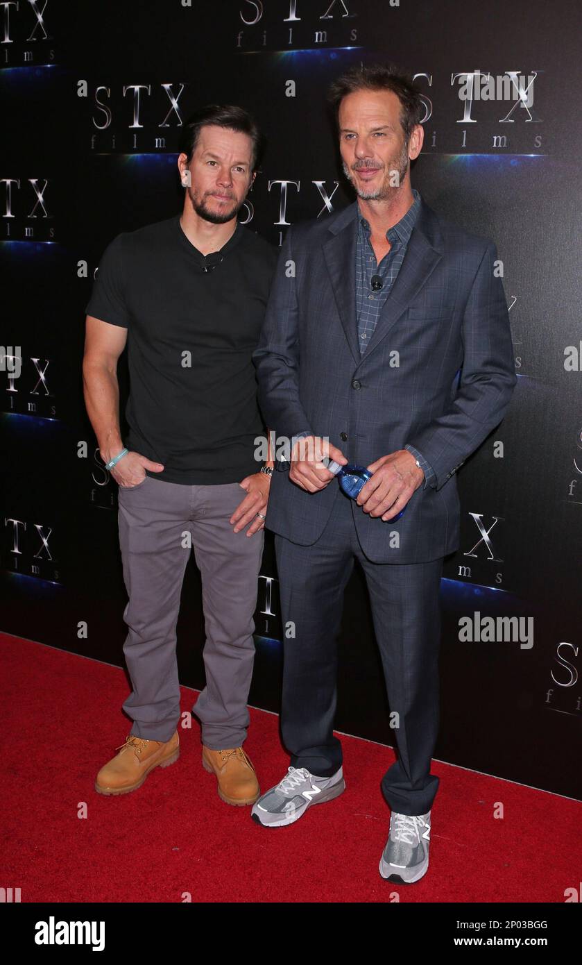 Photo by: RE/Westcom/STAR MAX/IPx20173/28/17Mark Wahlberg and Peter ...