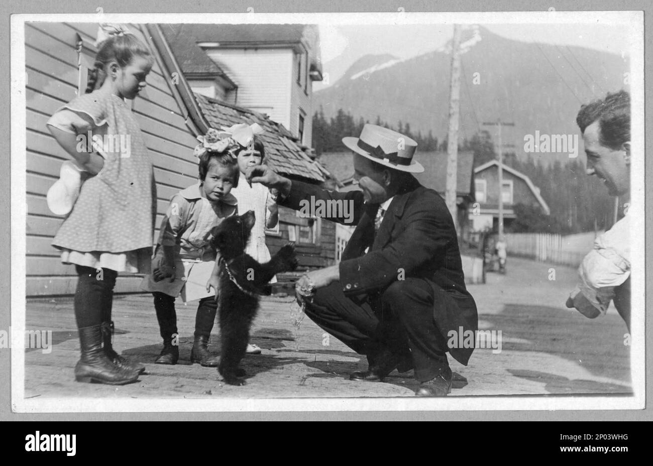 Bears alaska 1890 1940 hi-res stock photography and images - Alamy
