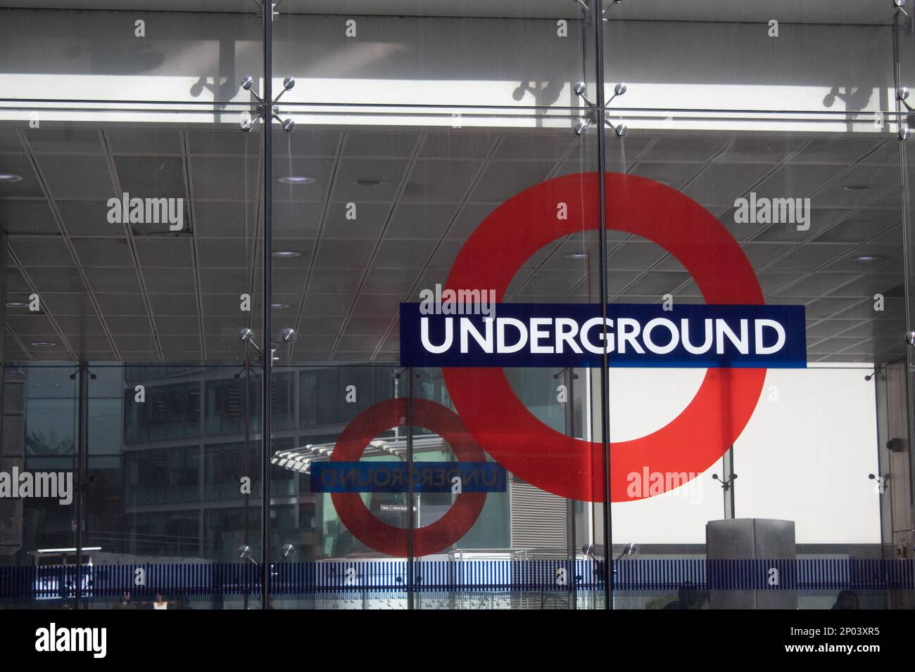 Light london underground hi-res stock photography and images - Alamy