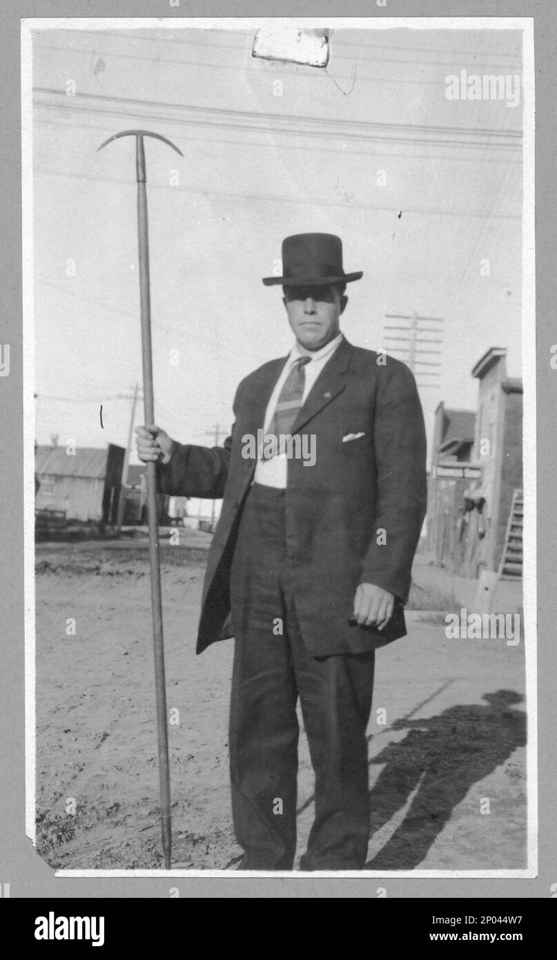 Frank carpenter holding Black and White Stock Photos & Images - Alamy