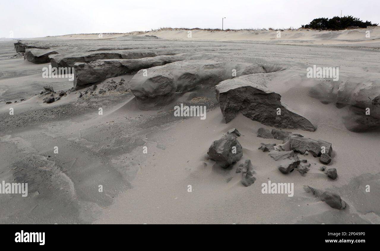 Strong west winds blow sand off a calved-out beach at 121st Street in ...