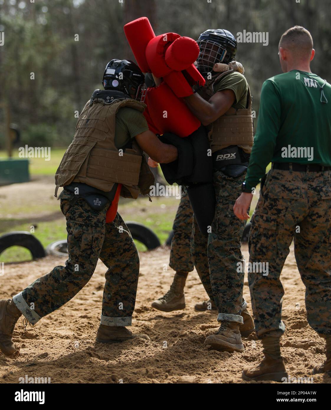 Recruits with Hotel Company, 2nd Recruit Training Battalion, practice ...