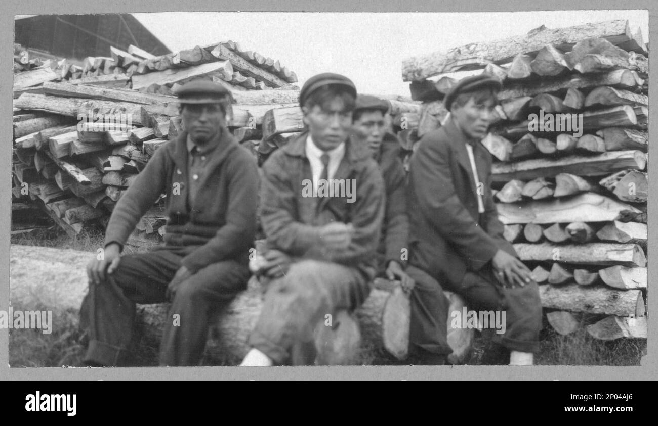 Sitting logs Black and White Stock Photos & Images - Alamy