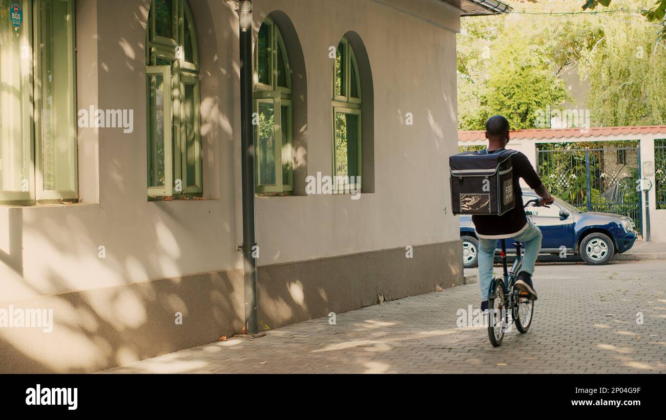 Deliveryman arriving client front door hi-res stock photography and ...
