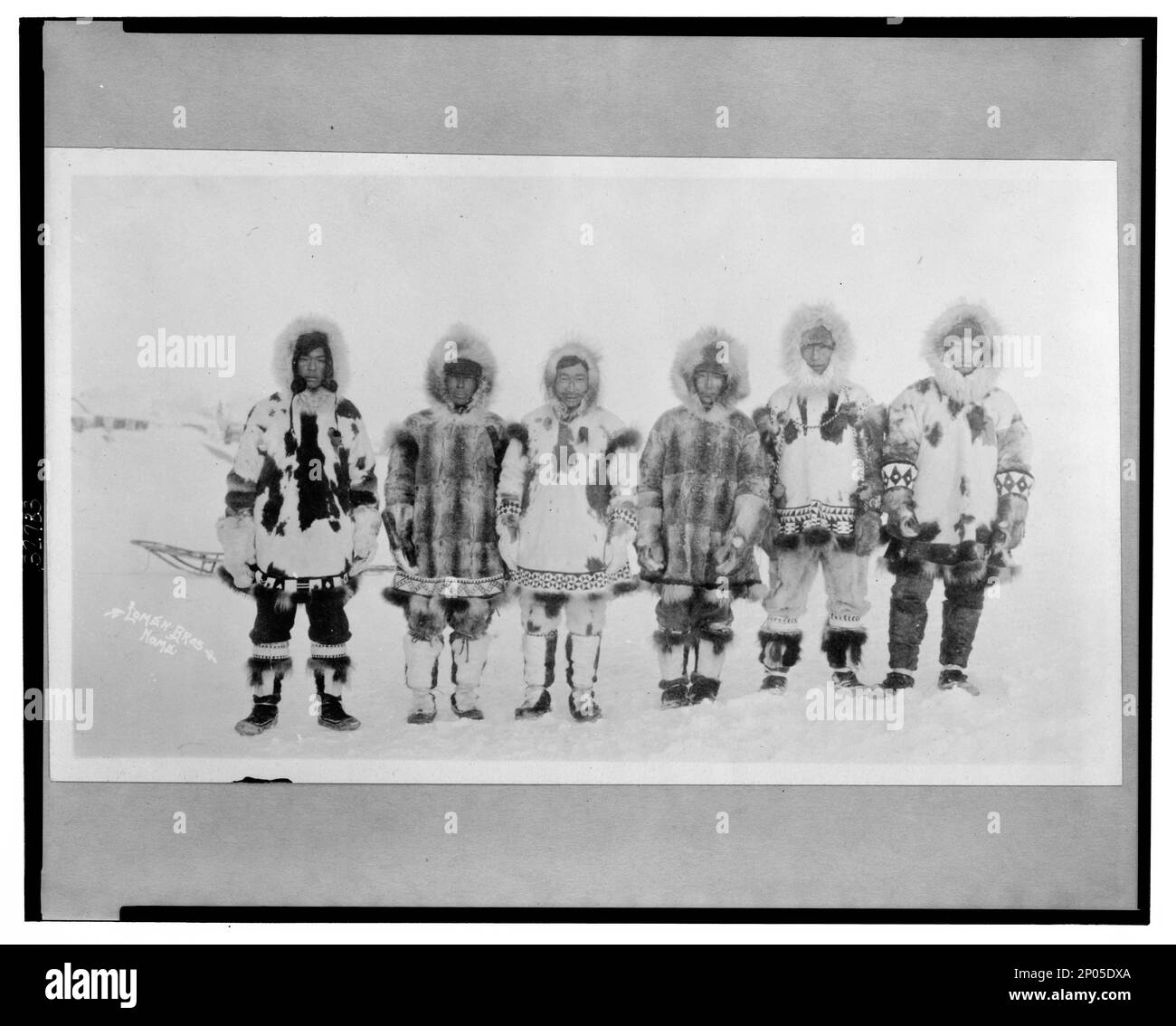 Indians of north america alaska 1890 1940 hi-res stock photography and ...