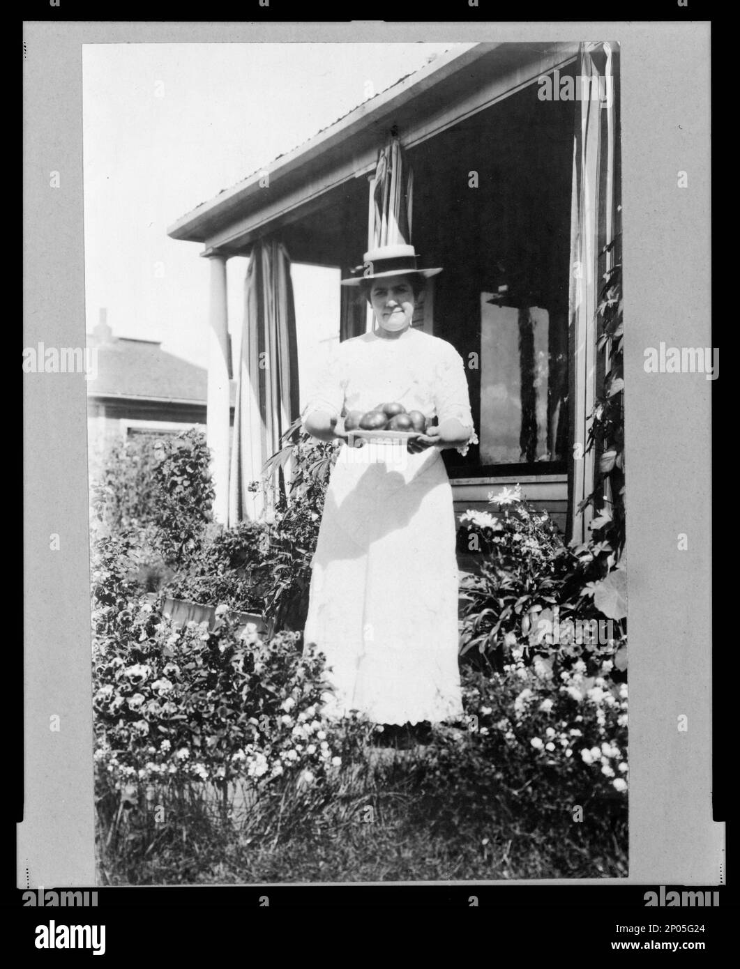 Mrs. Frank Clark (?). Frank and Frances Carpenter collection , Gift; Mrs. W. Chapin Huntington ...