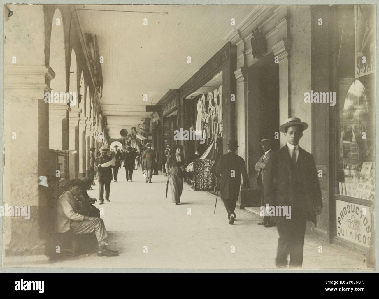 Arcades shopping facilities hi-res stock photography and images - Alamy