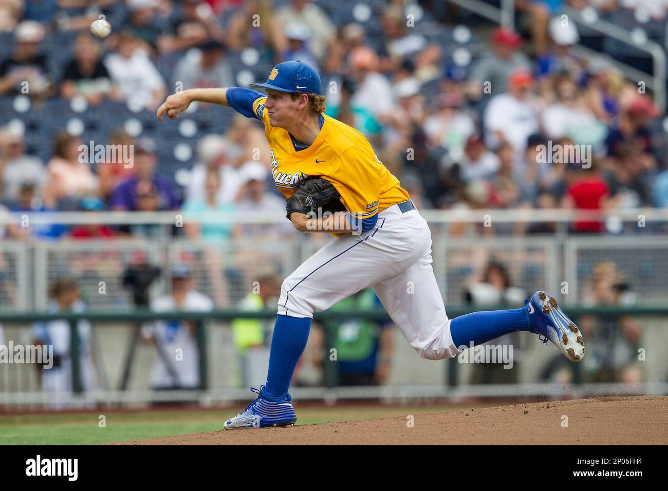 UC Santa Barbara Gauchos pitcher Noah Davis (34) delivers a pitch to ...