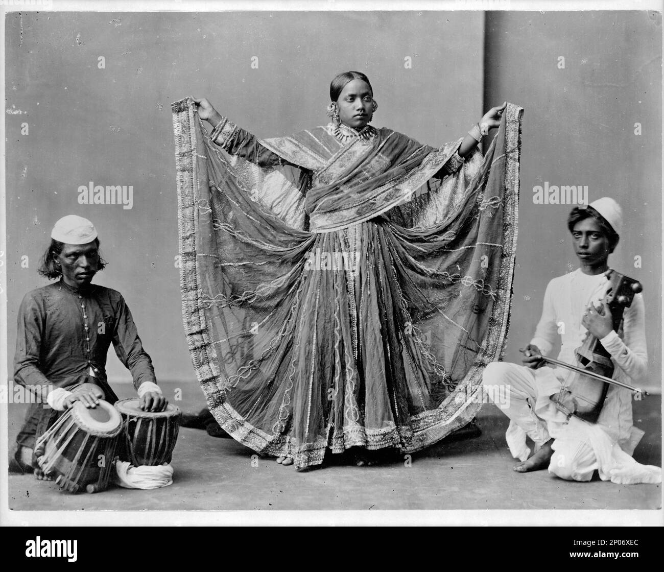 Nautch dance hi-res stock photography and images - Alamy