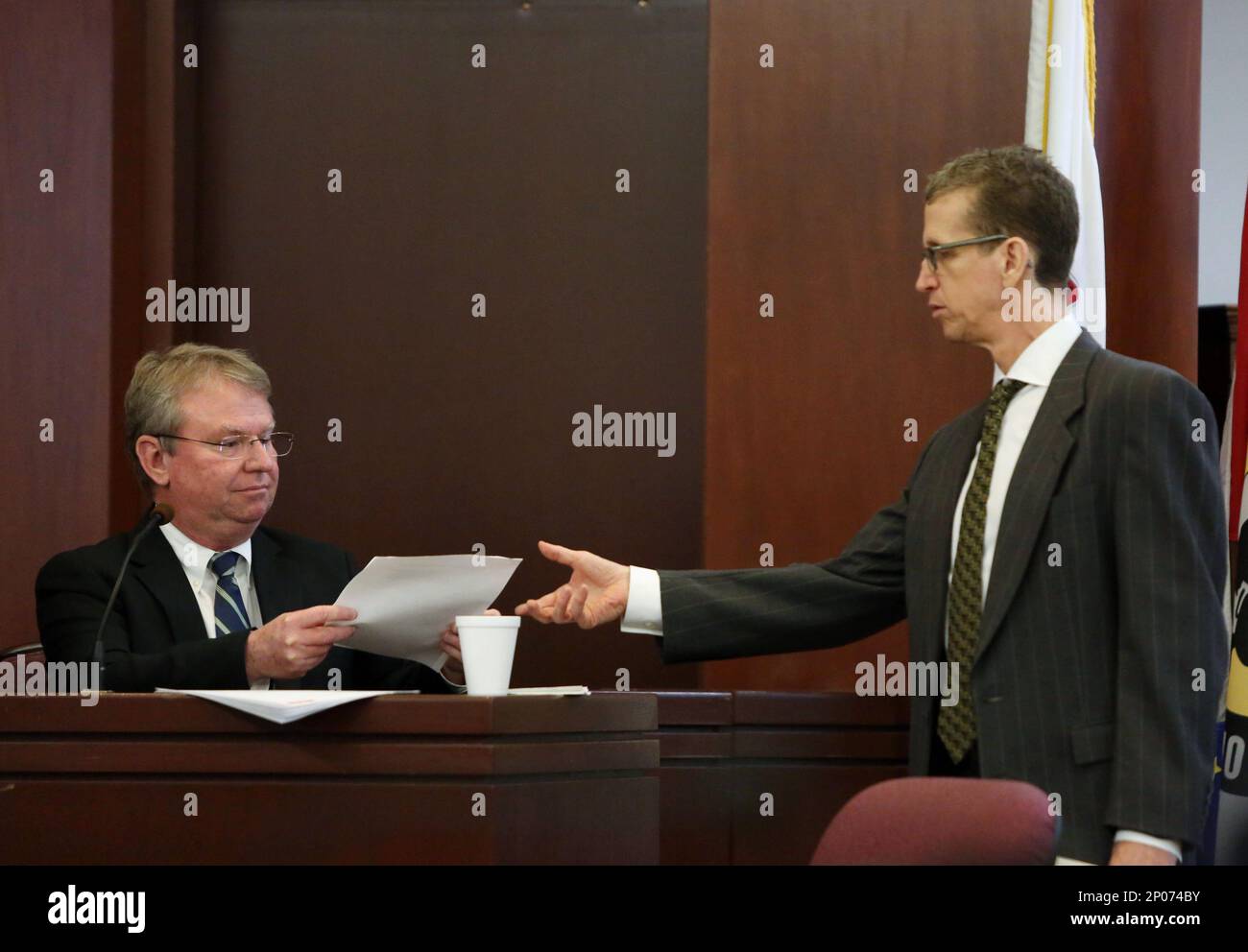 Defense attorney Jon Loevy, right, questions Bloomington forensic pathologist Dr. Scott Denton ...