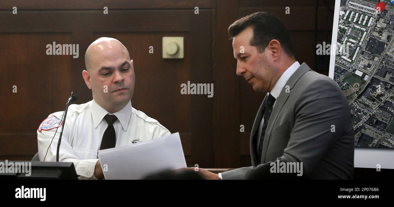 Paramedic David Cioffi is questioned by defense attorney Jose Baez ...