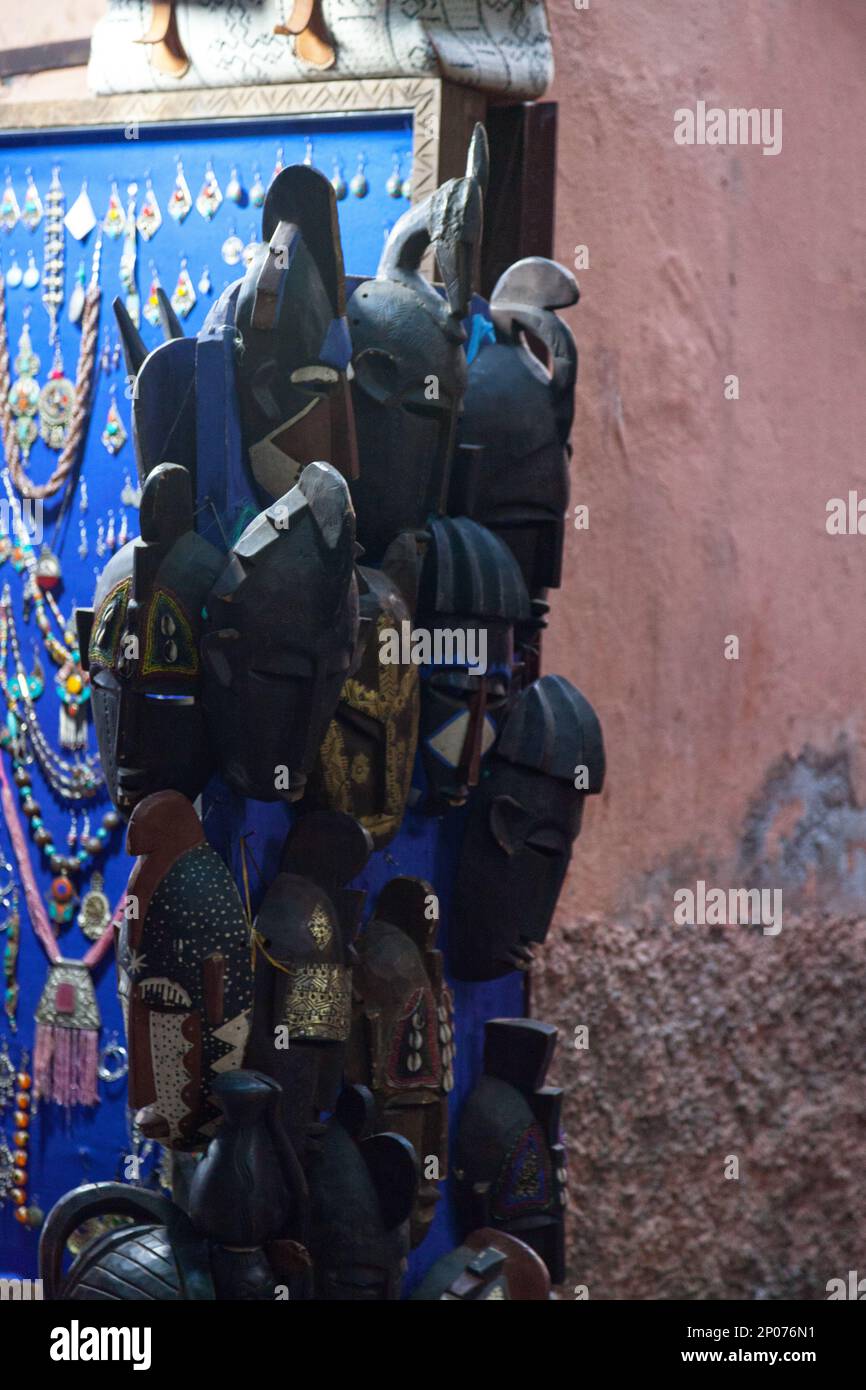 African masks hi-res stock photography and images - Alamy