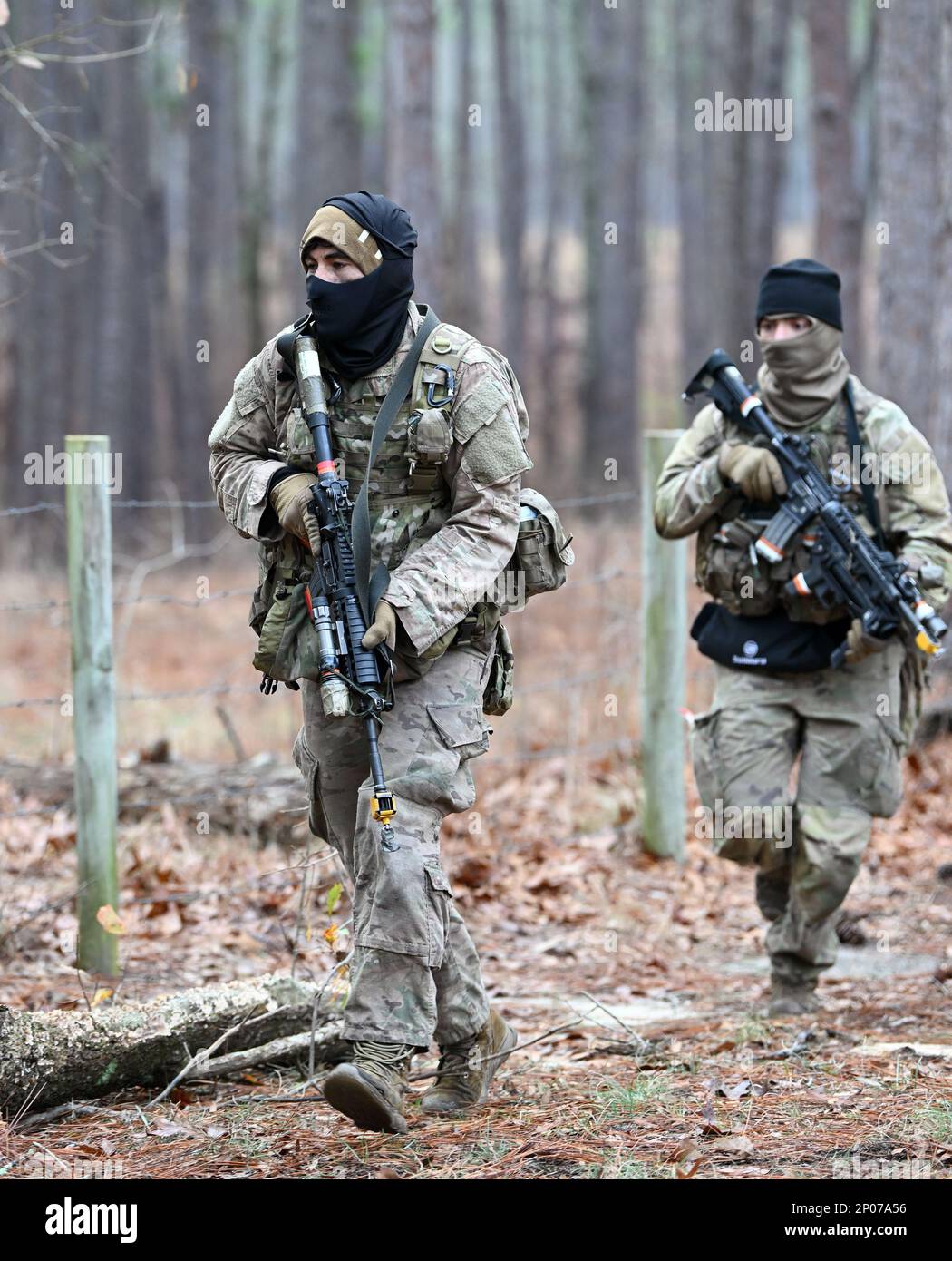 Soldiers assigned to the U.S. Army John F. Kennedy Special Warfare ...