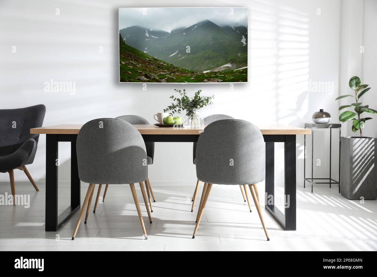 Flatscreen tv wall white hi-res stock photography and images - Alamy