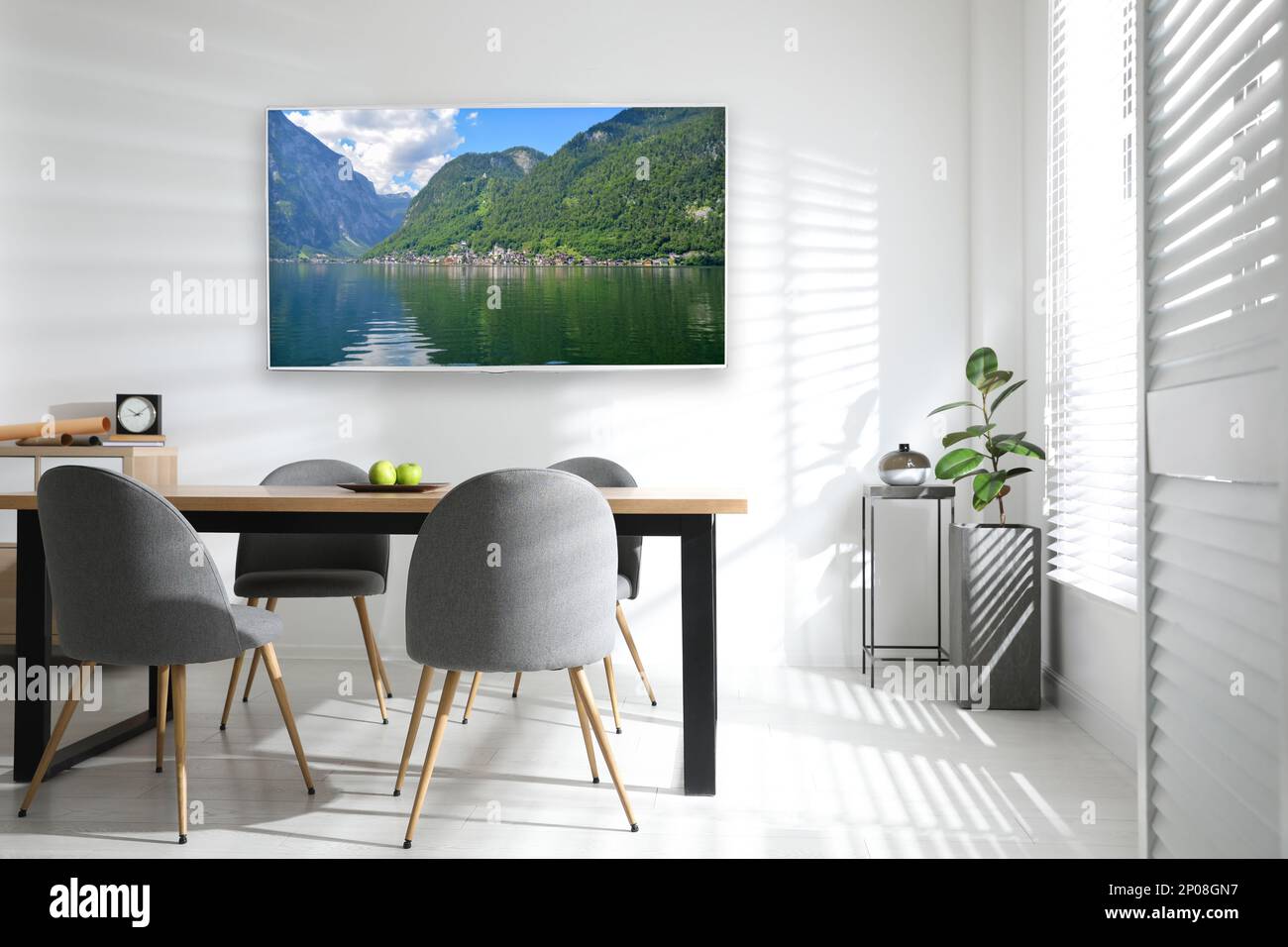 Flatscreen tv wall white hi-res stock photography and images - Alamy