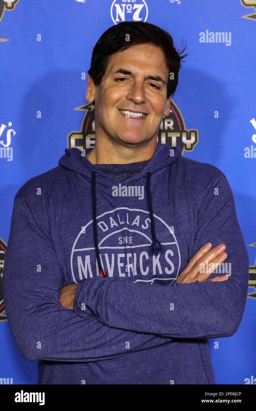 February 17, 2017 - Businessman Mark Cuban posing for media at the Red ...