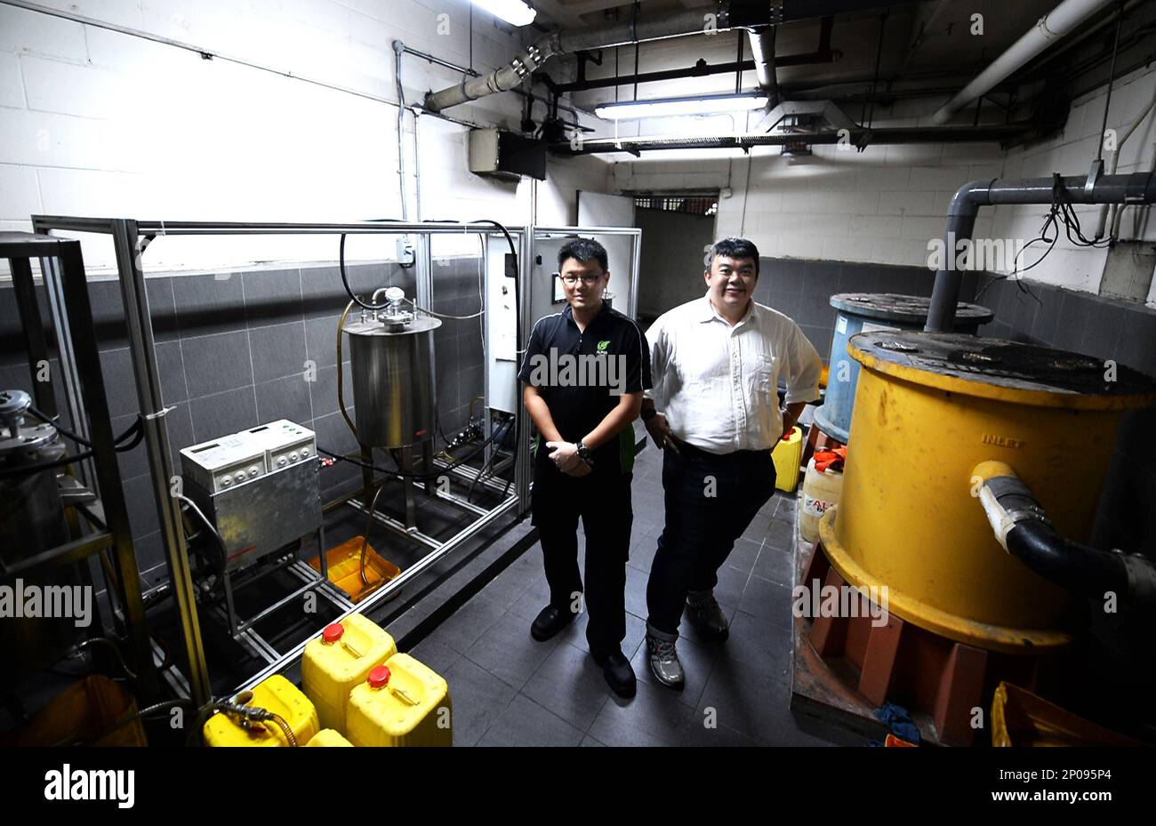 Alpha Biofuels' chief executive officer Allan Lim(right) with chief ...