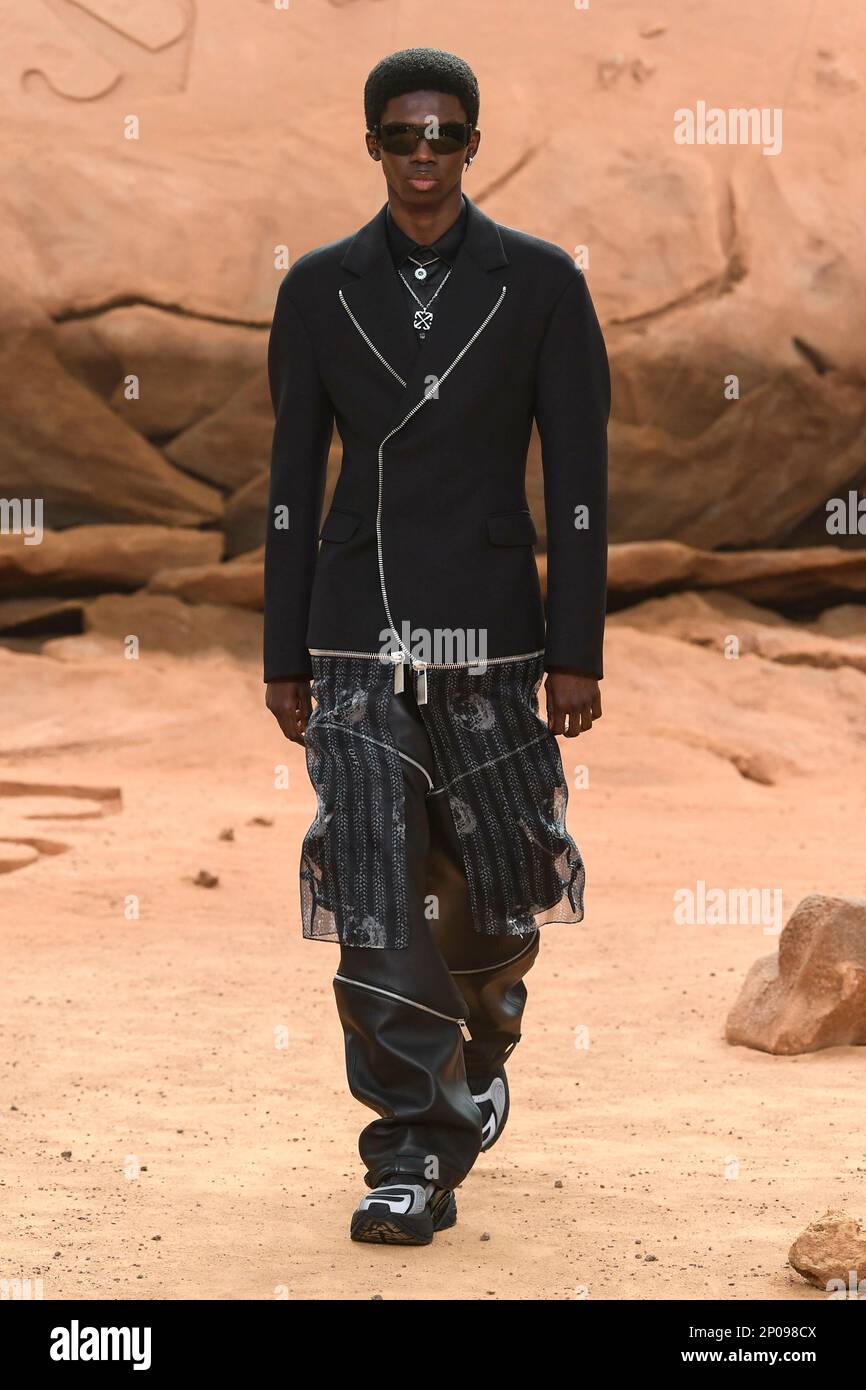 OFF-WHITE Fall-Winter 2023-2024 Runway during Paris Fashion Week on ...